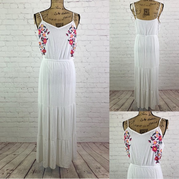 Kelly Renee | Dresses | Kelly Renee White Crinkly Embroidered Multi ...